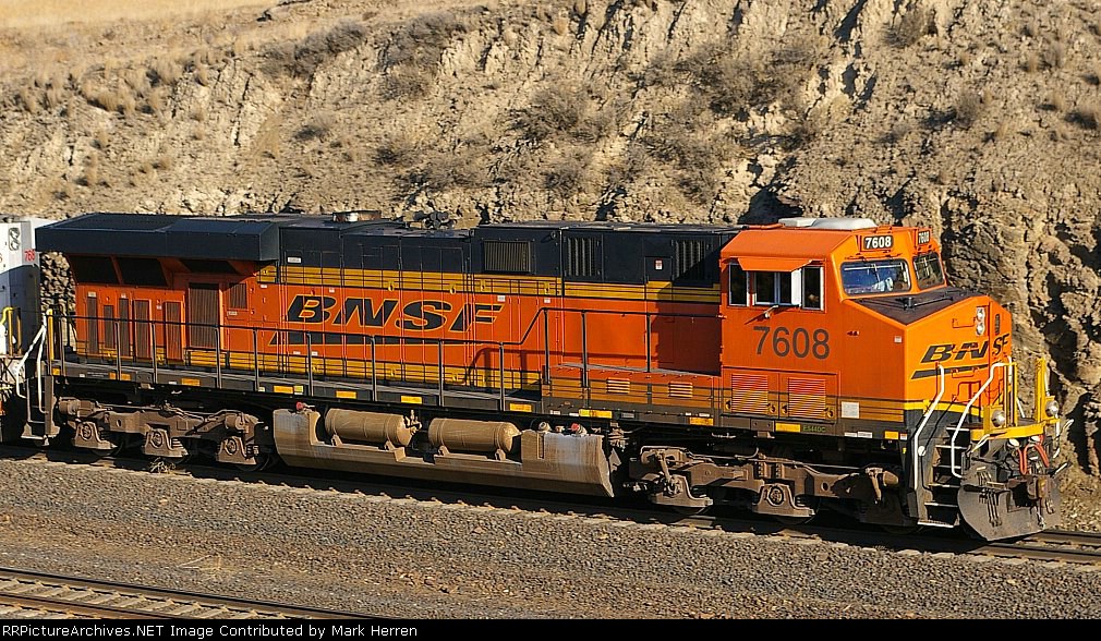 BNSF 7608